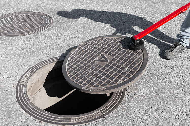 Liftplaq Mini - Manhole cover opener - Wastewater Center