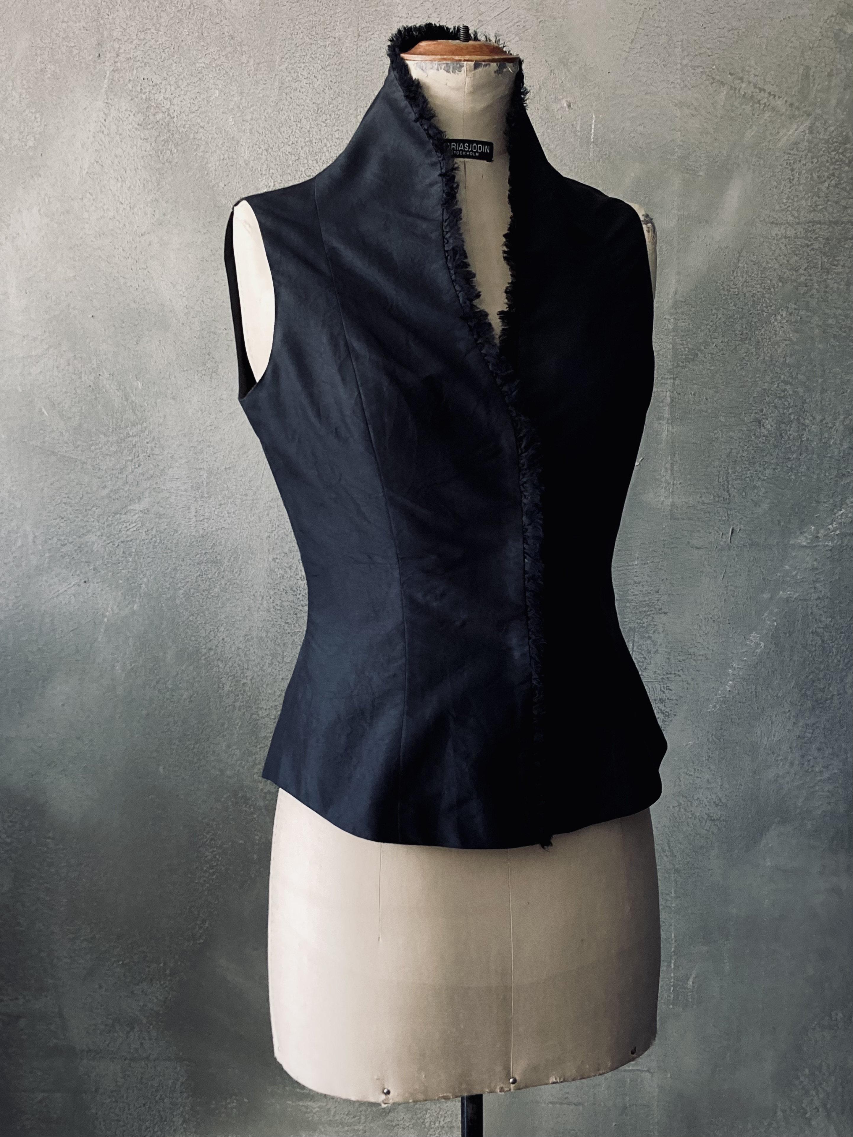 Casual Priest - SILK WAISTCOAT WITH RIPPED COLLAR