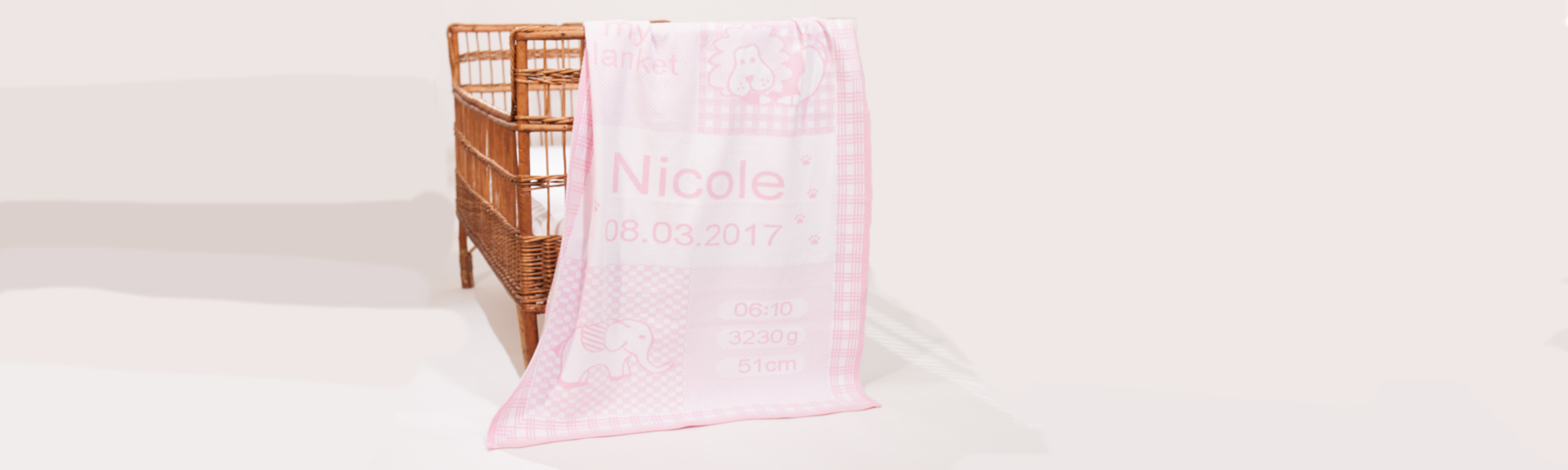 Personlig baby pledd og artikler med barnets navn på