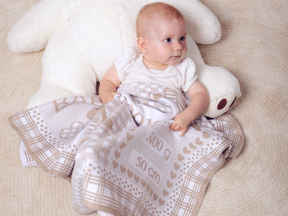 Personlig baby pledd og artikler med barnets navn på