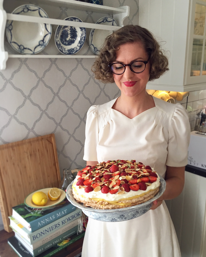 Almond cake with Emmy's berrylicious twist - Emmy Design