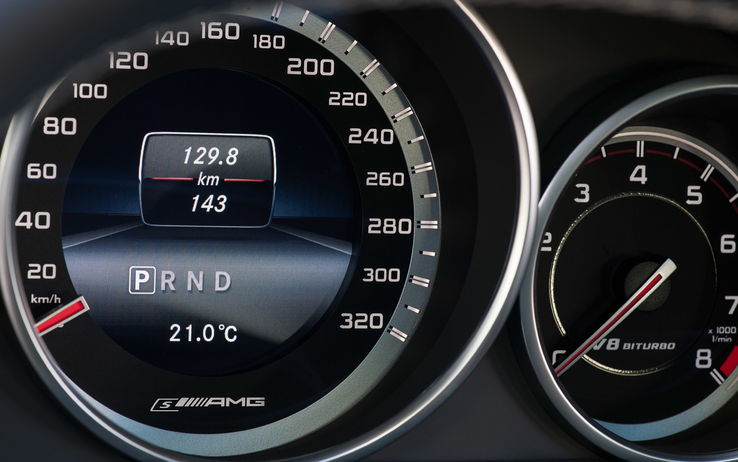 CKM Car Design - Facelift COLOR AMG 63 speedometer 320 km/h V8 biturbo logo