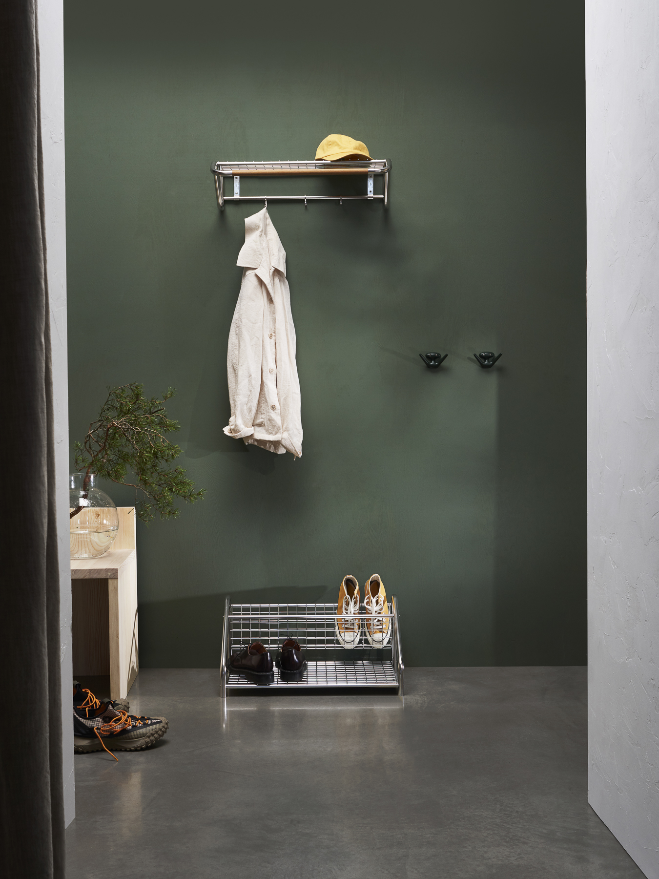 Funk Skohylla metall Essem Design - Solheminredning.se