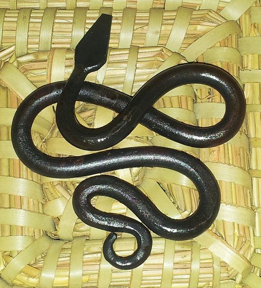 Stengarden.com - Handsmidd Orm - Stor