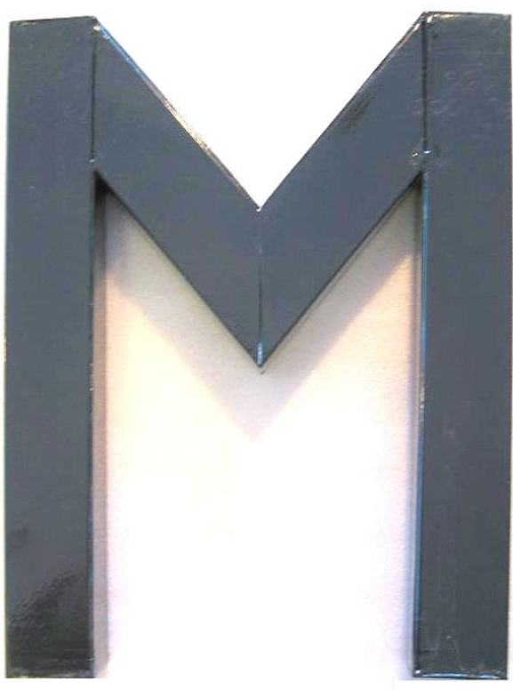 M bokstav blank svart plåt - www.gardsromantik.se