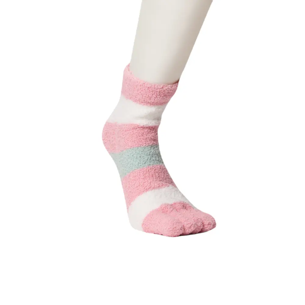 Warm toe socks in soft material