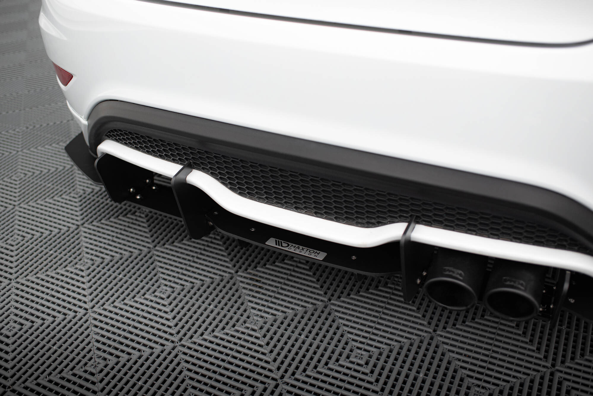 Rear Diffuser V.2 Ford Fiesta ST Mk7 FL - bluepower.se