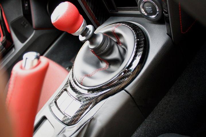 TOYOTA GT86 12+ CARBONTRENZ CARBON SHIFTER CONSOLE COVER - bluepower.se