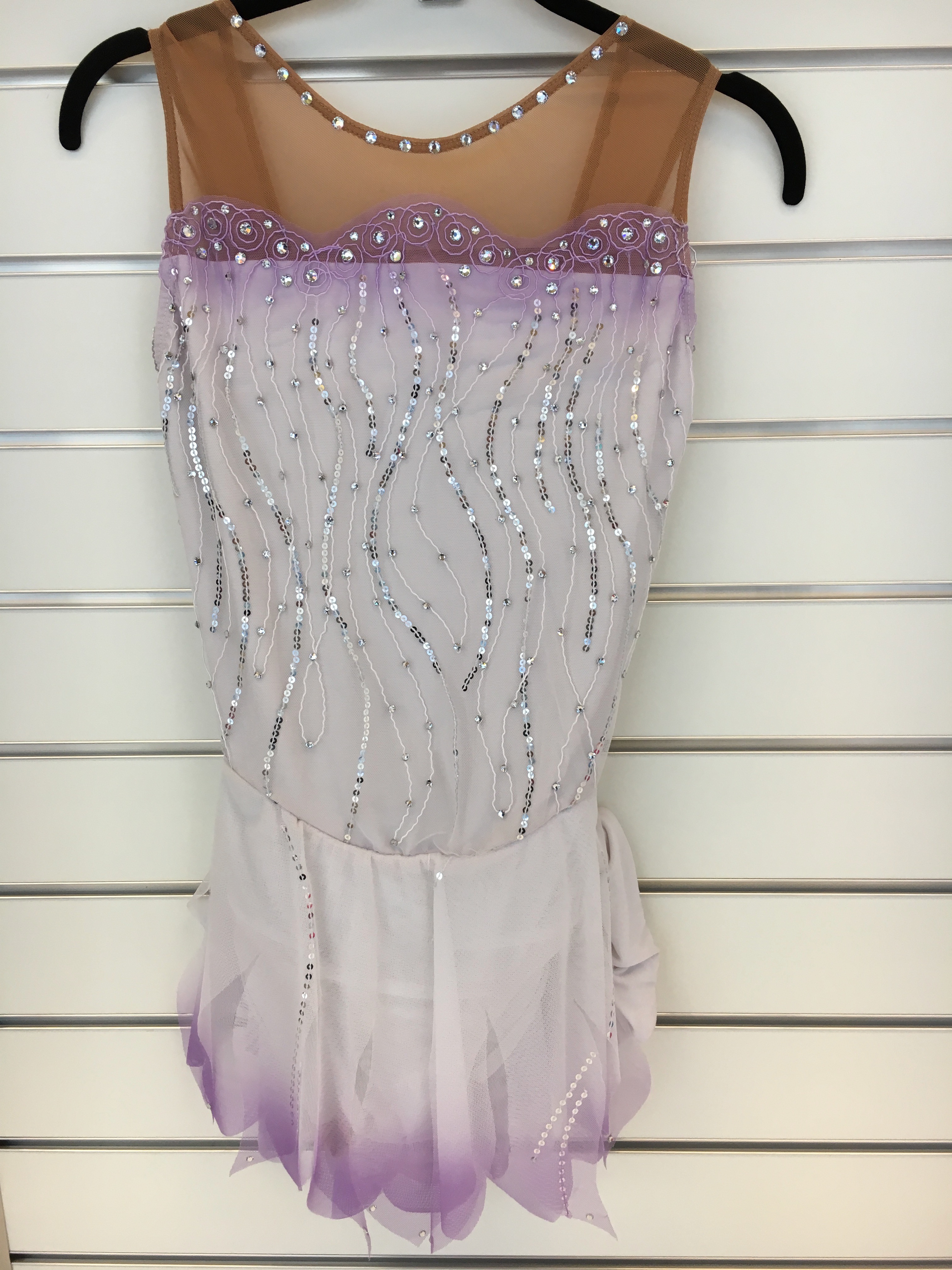 K-Skate / Sportbutiken Linnea - Vit och lilla klänning från Sharene design