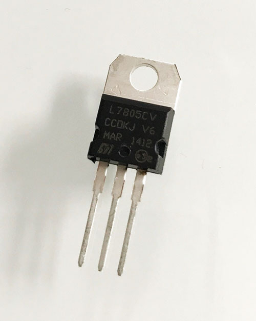 Transistor 7805 (Voltregulator) - Free Play