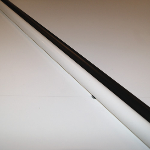 Slitsad plaststång 1000mm - Tryckt.se