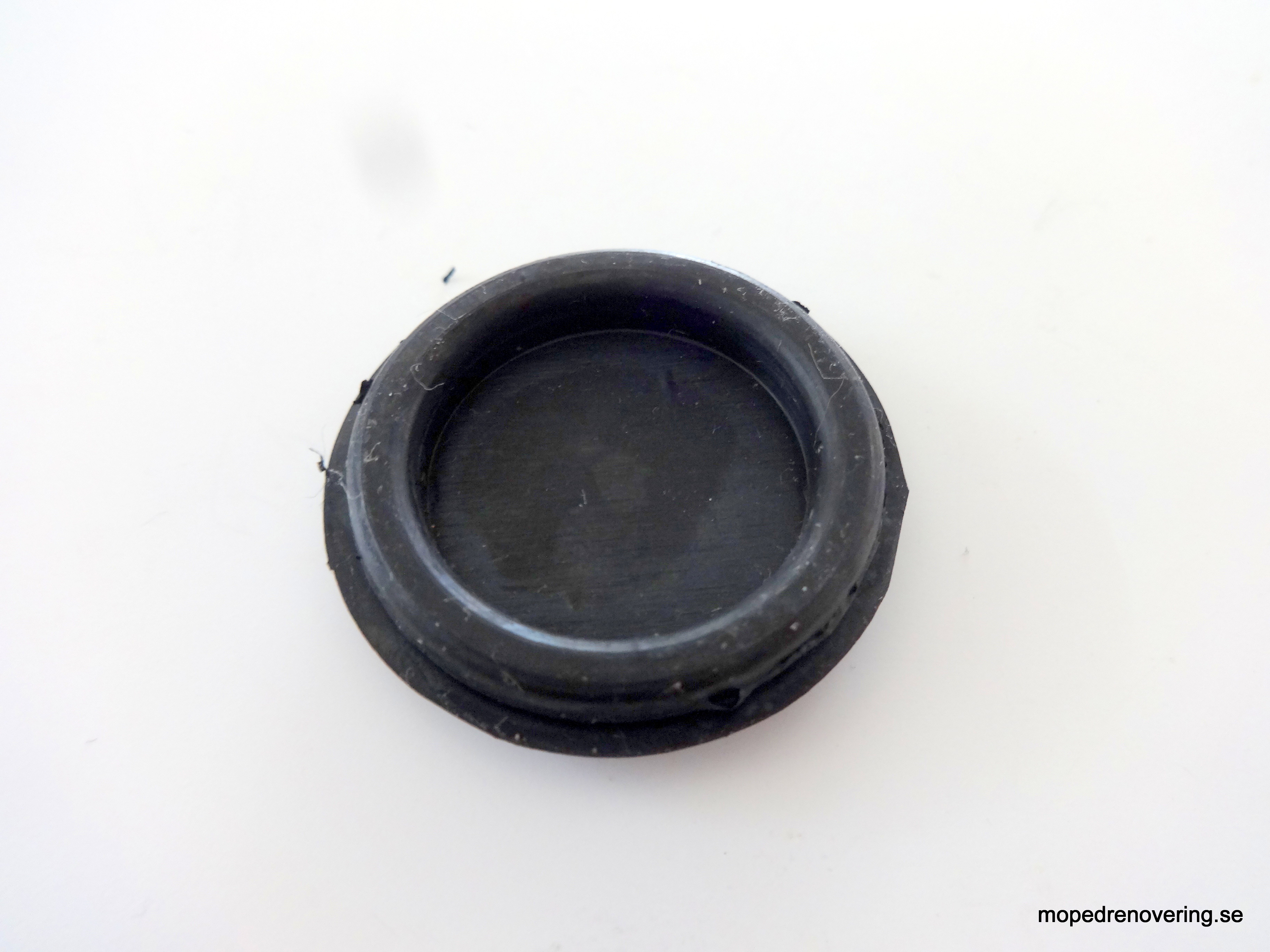 Gummiplugg för kedjeskydd , Zündapp 1961-66 - Mopedrenovering