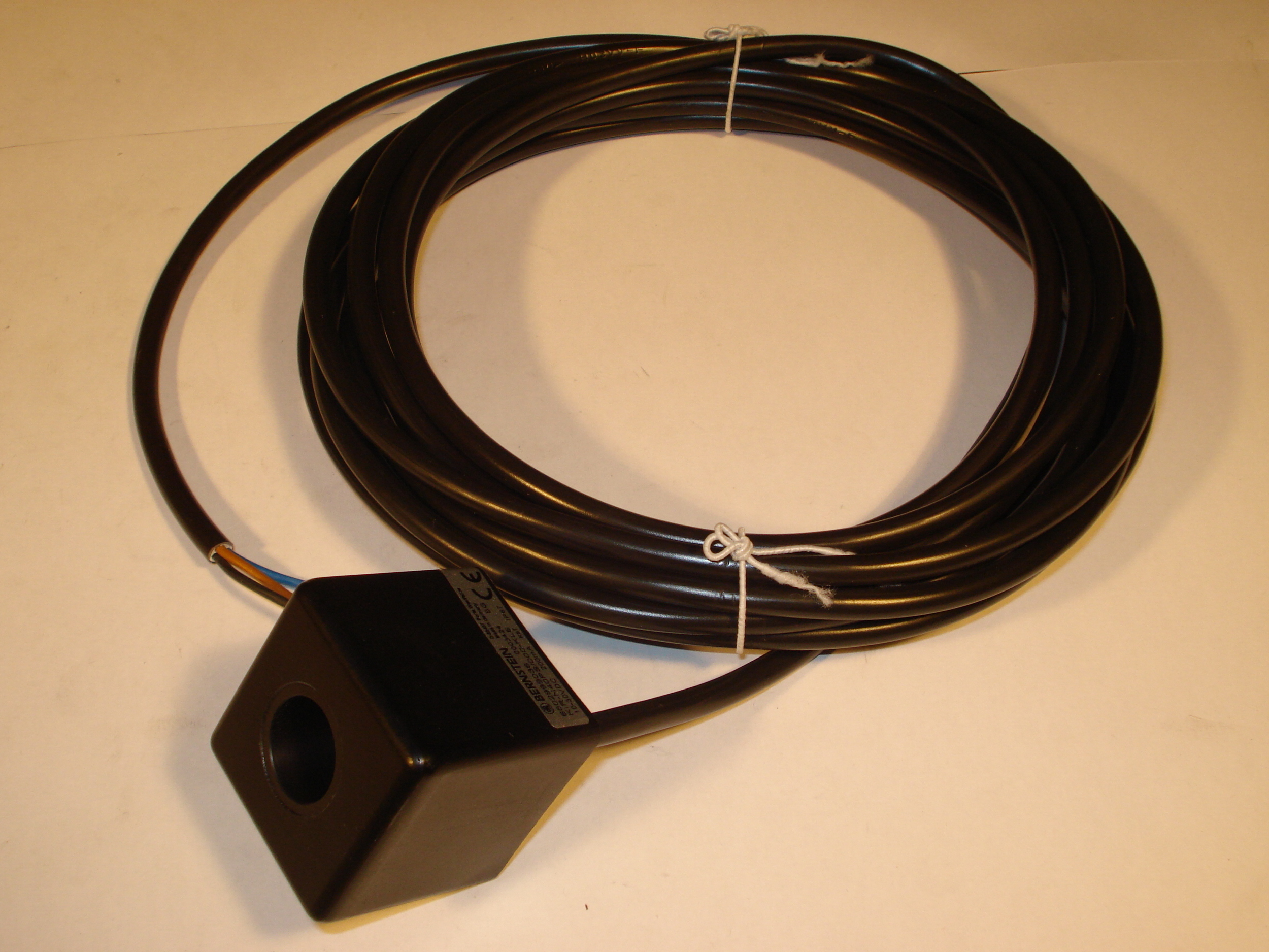 IM Machinery - Naild detecting Inductive hole sensor 16,2 PNP