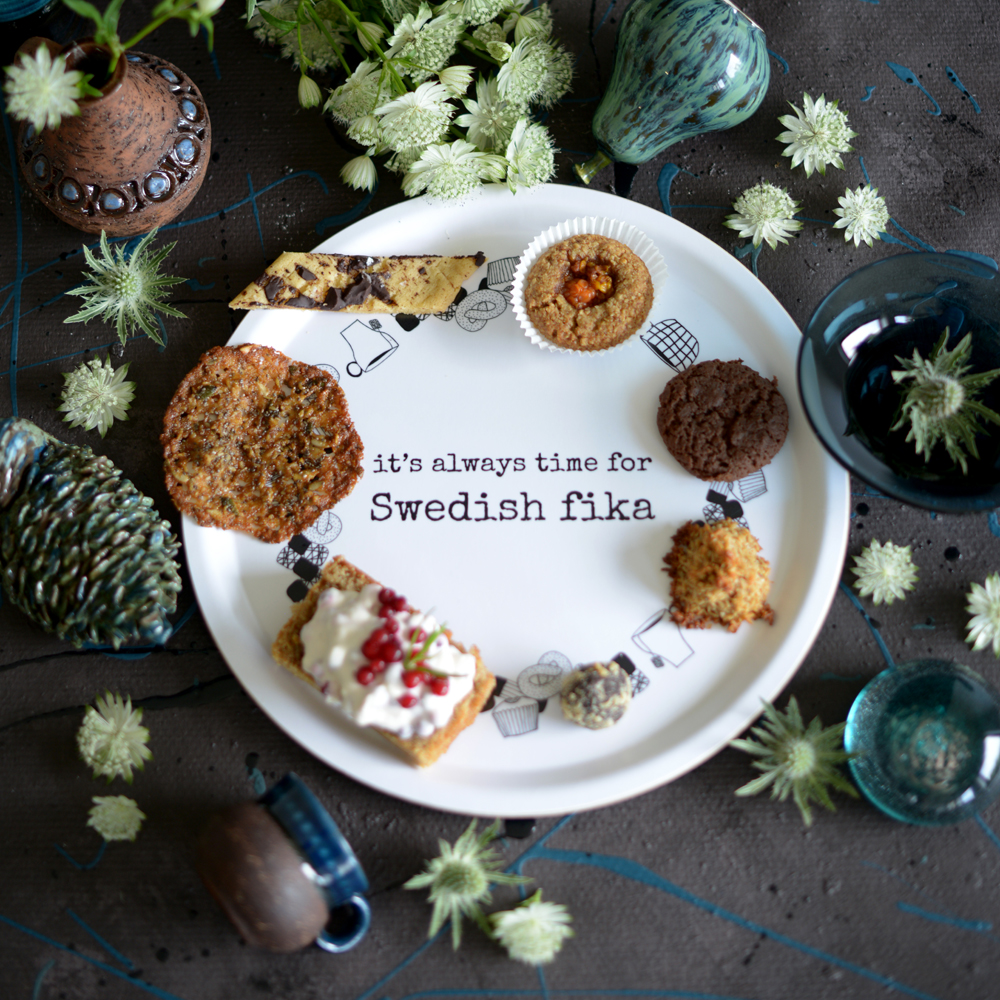 erika tubbin webbutik - bricka SWEDISH FIKA 31 cm