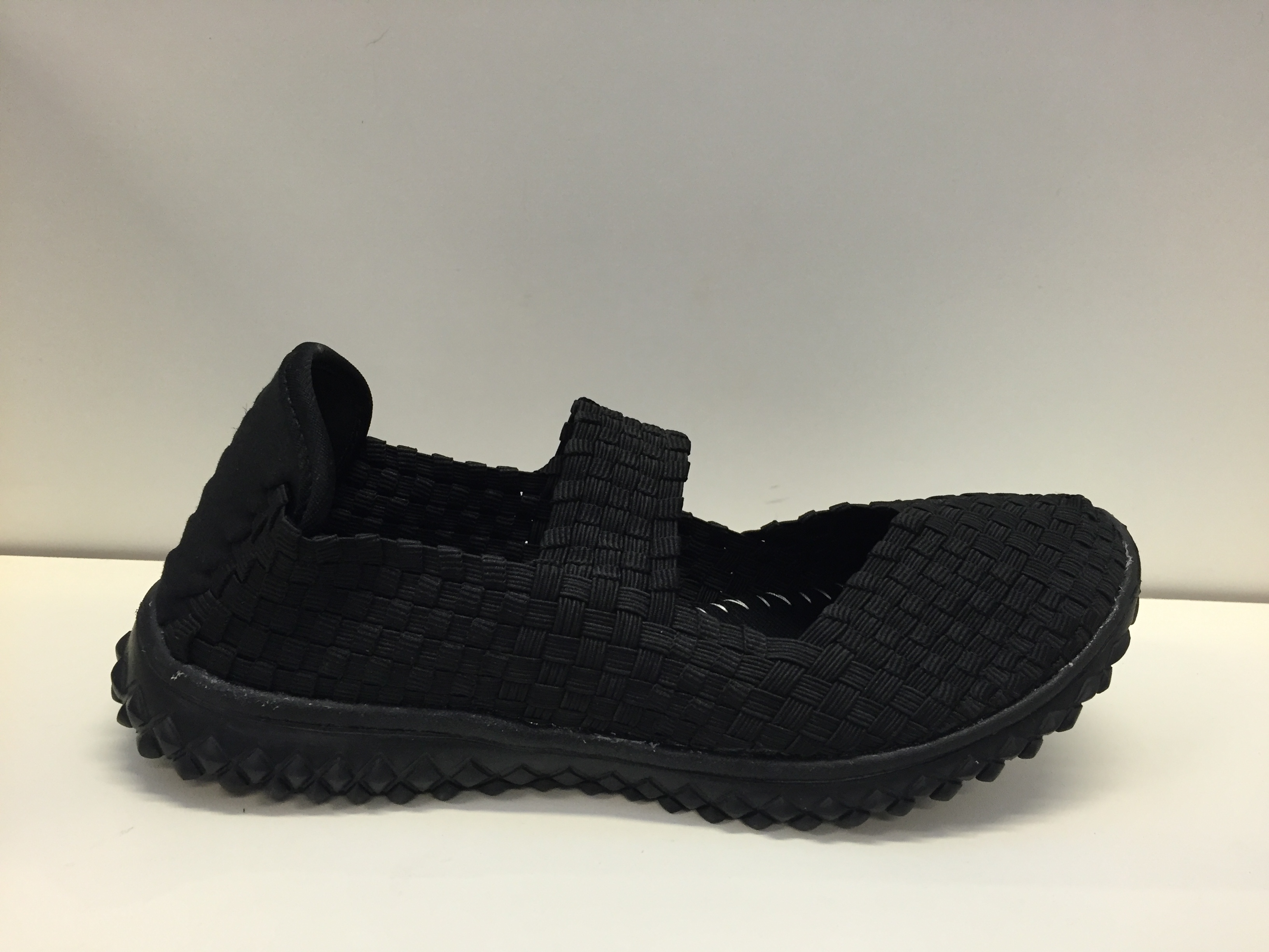 "Resårsko" svarta med slejf. - Tinas Skor & Sånt