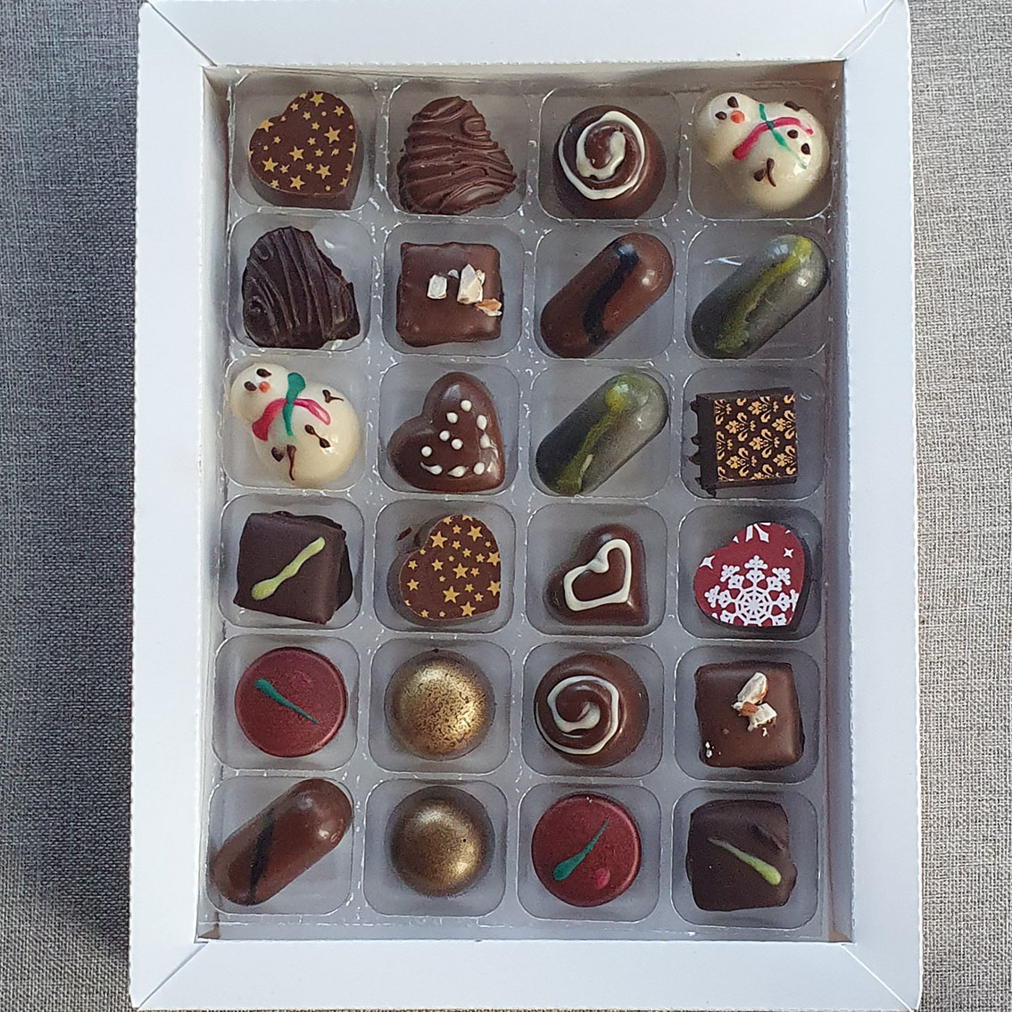 24 bitar Presentask med praliner Laktorsfri / Vegan - skoklosterchoklad.se