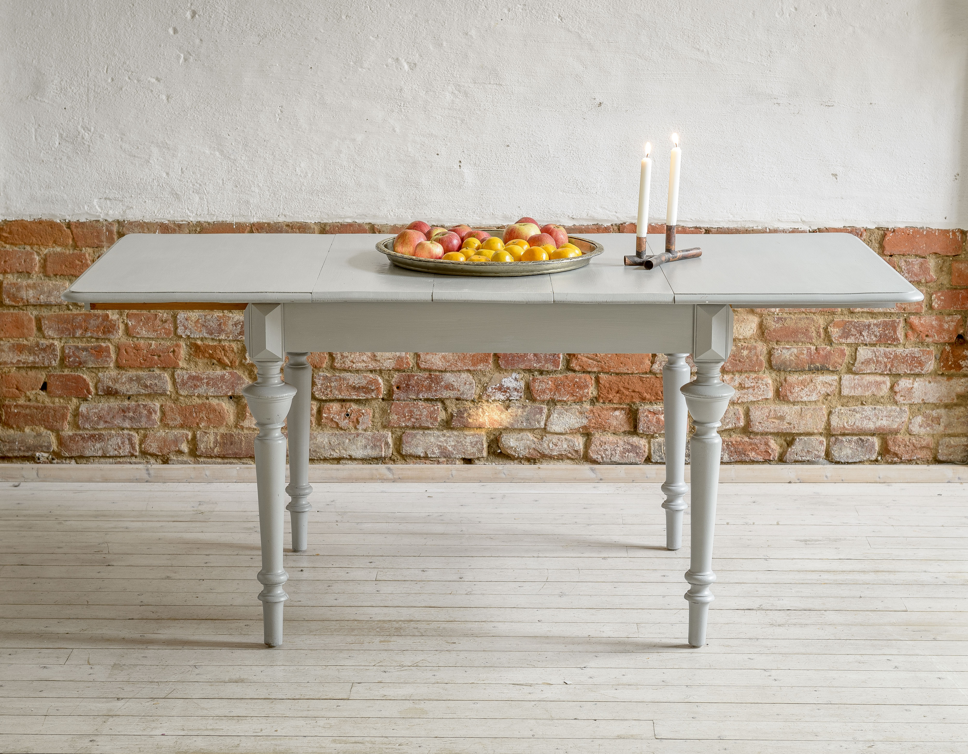 Butik Lanthandeln - vackert gammalt matbord med svarvade ben SÅLT