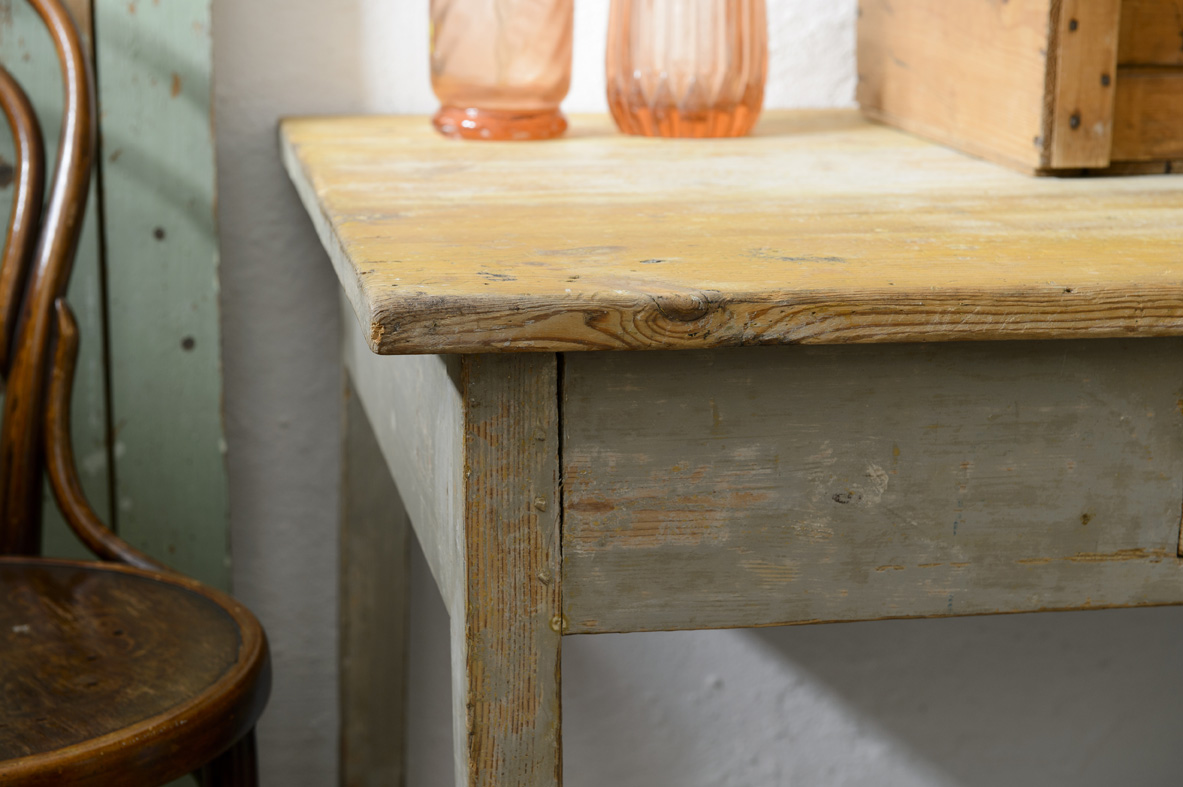 Butik Lanthandeln - Rustikt gammalt bord SÅLT