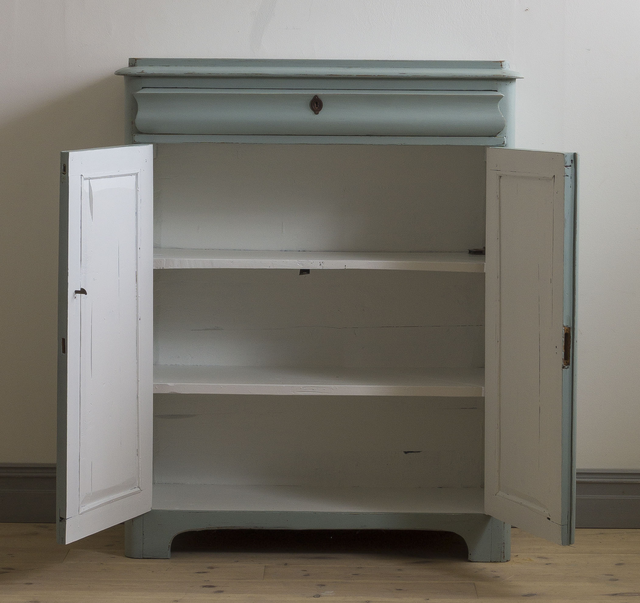 Butik Lanthandeln - Vacker skänk