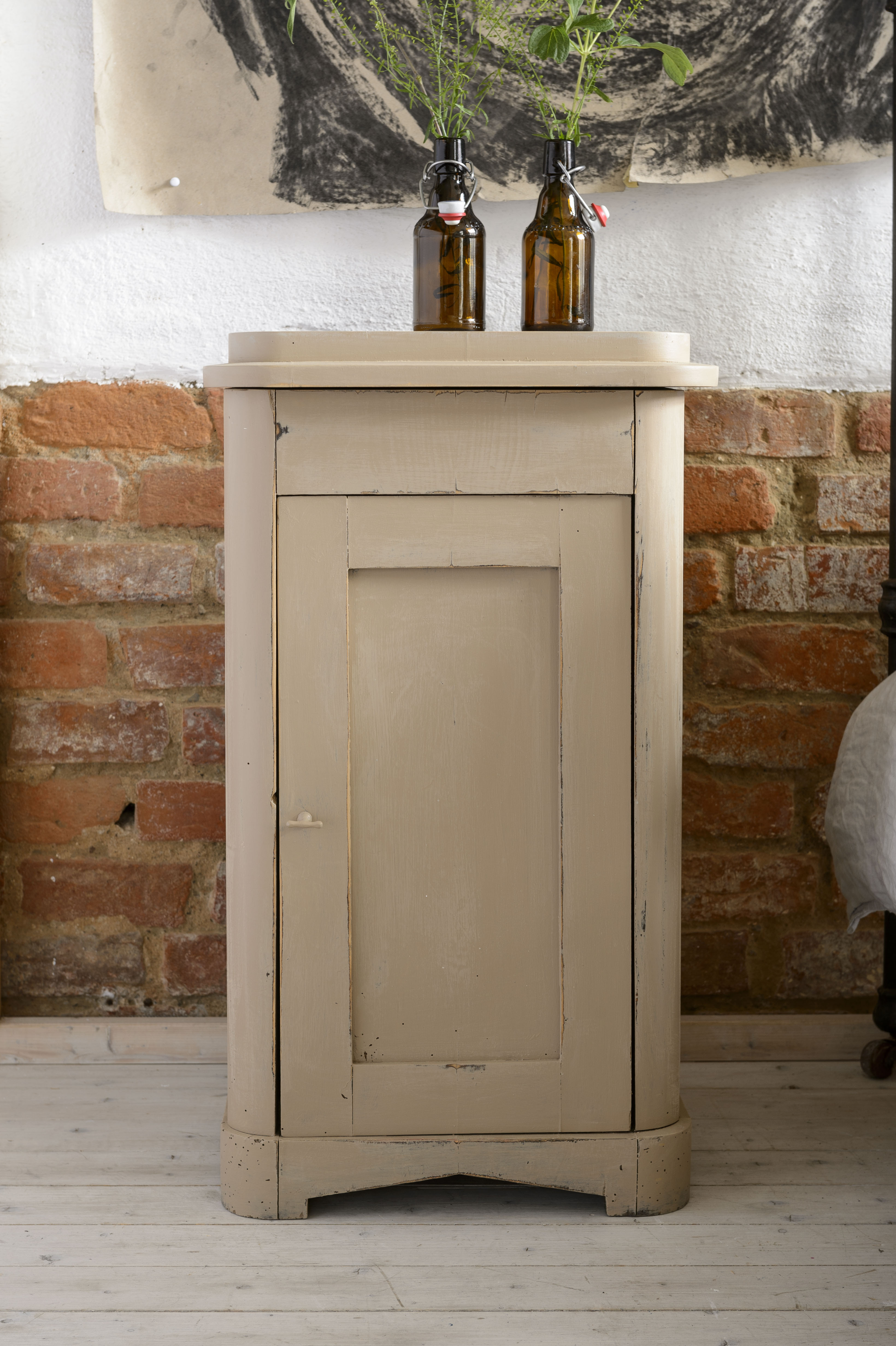 Butik Lanthandeln - Sängskåp/liten kommod i brun/rosa SÅLT