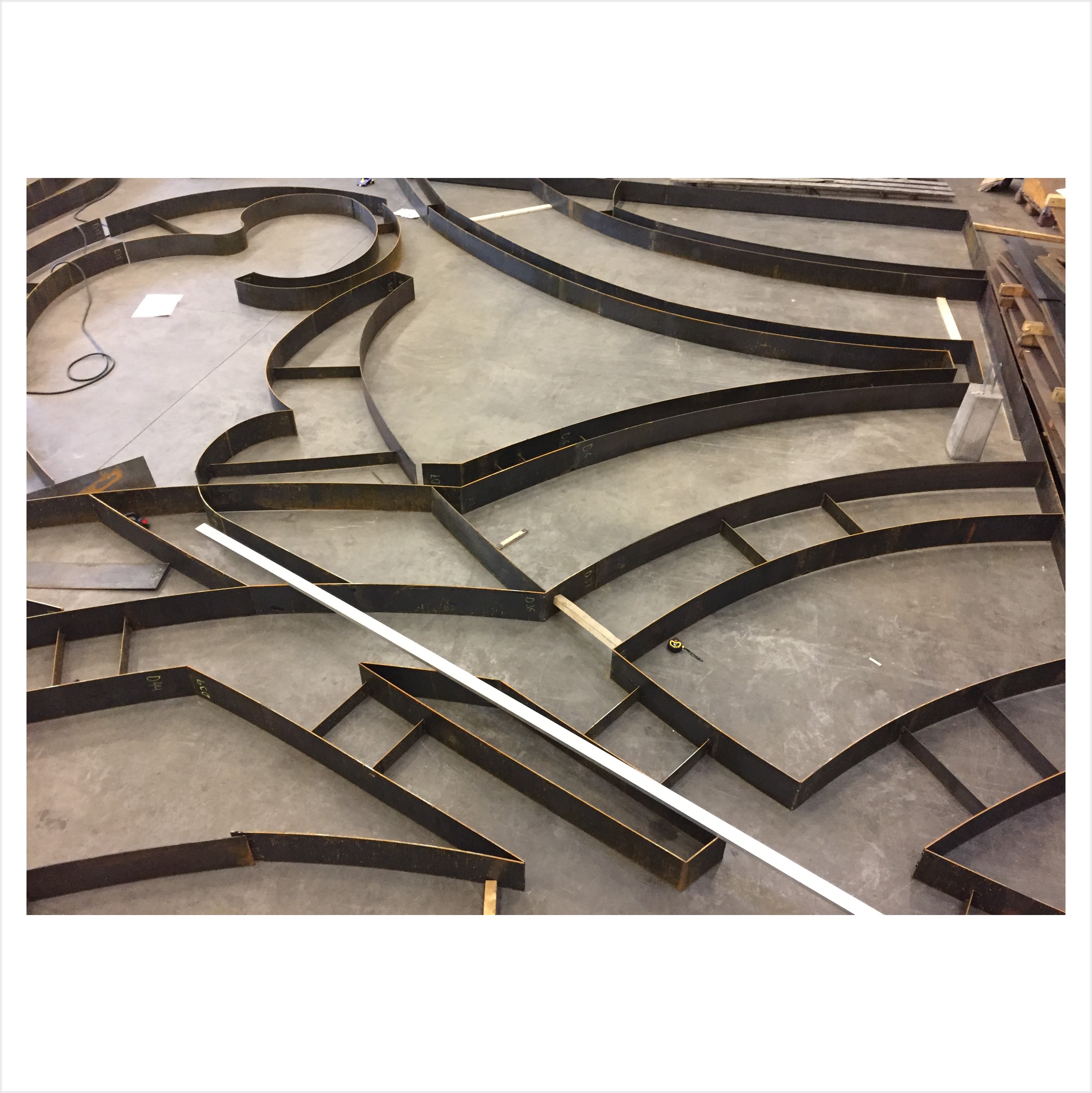 Bockade kantstöd från Stålmiljö