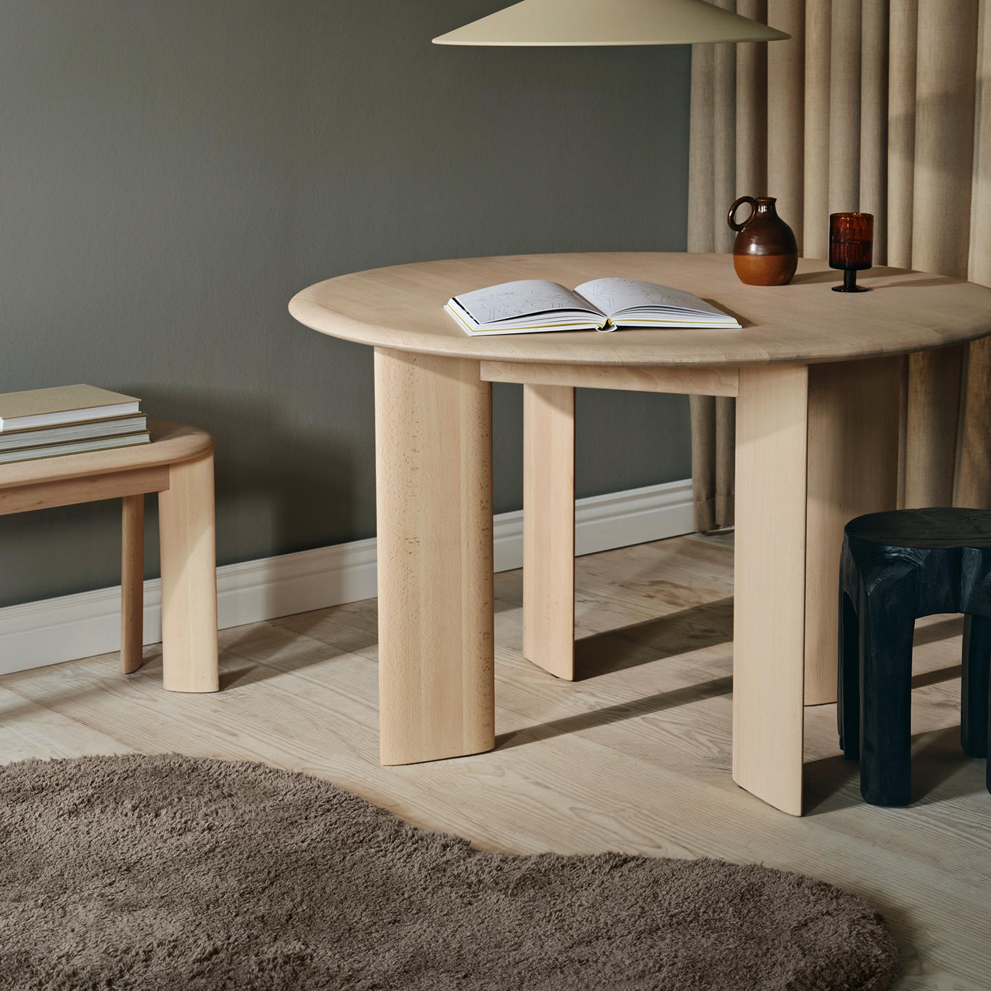 Bevel Runt bord 117 cm vitoljad ek Ferm Living - Solhem Inredning