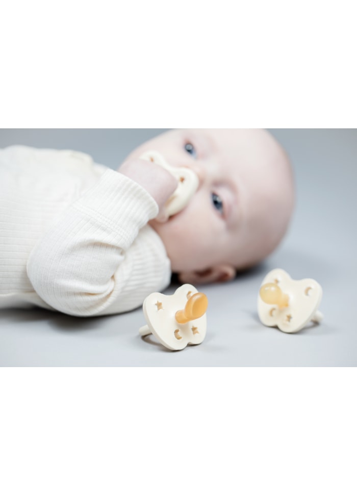 Vit anatomisk napp av rent naturgummi från Hevea baby