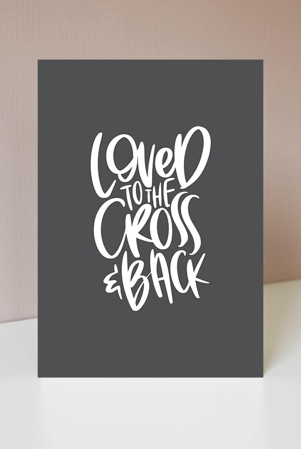 STORT KORT MED MÖRKGRÅ BAKGRUND: LOVED TO THE CROSS AND BACK ...