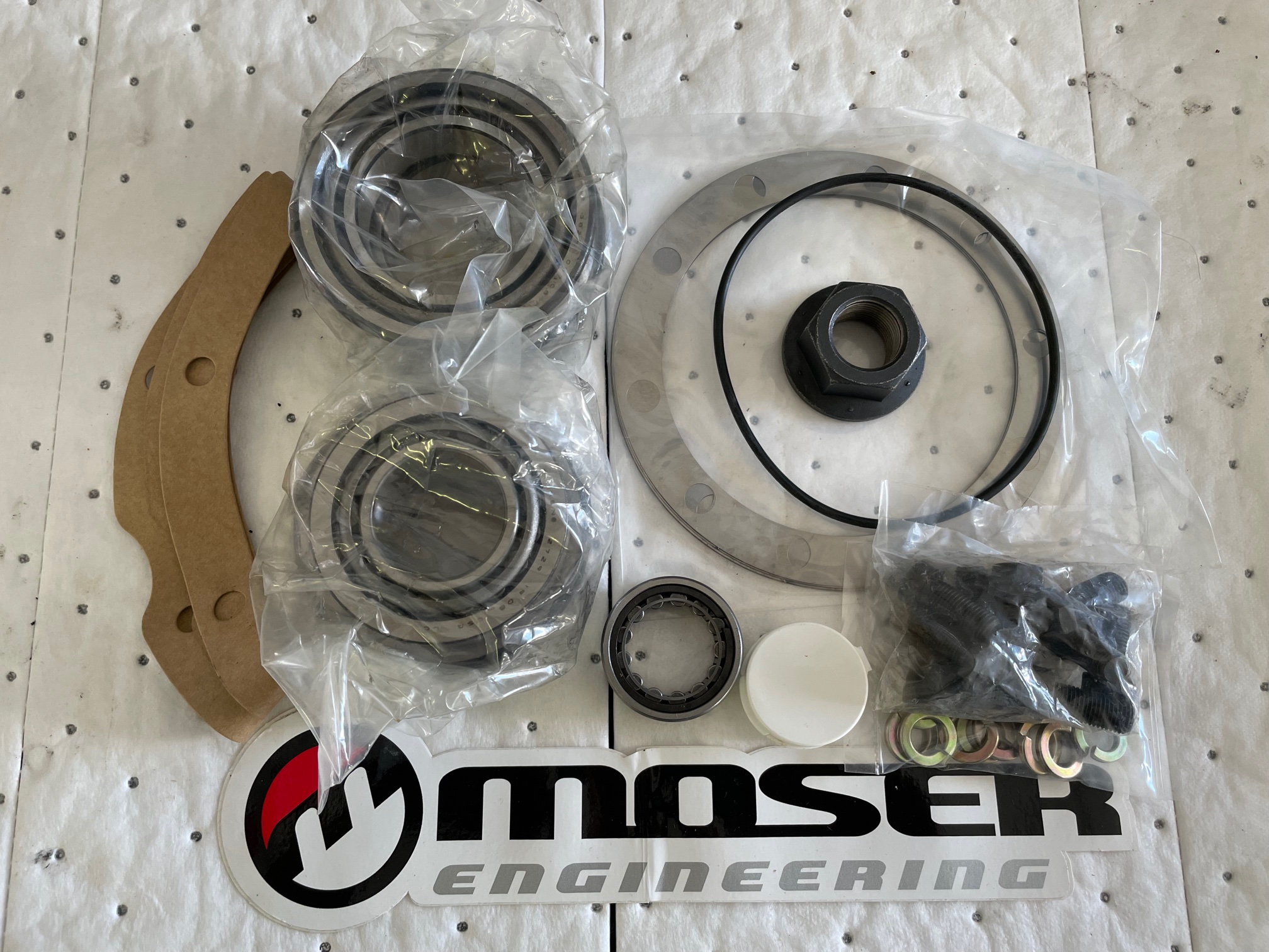 Moser Masterkit Ford 9" med 3,812" sidolager och 35 splines piniong, 10 ...