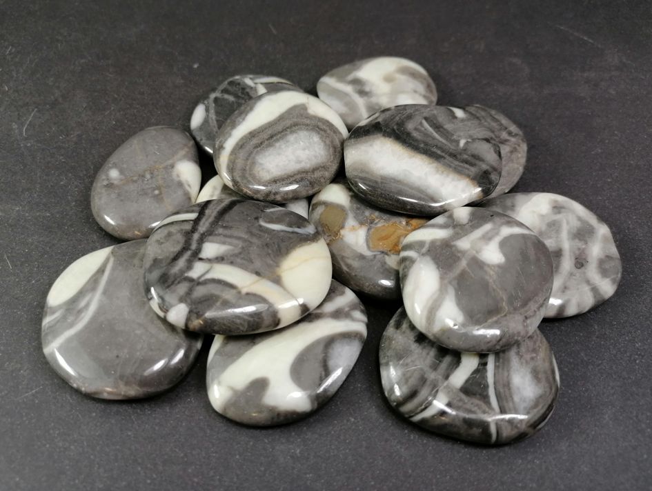 Stengarden.com - Palm Stone "No Worry Stone" - Snäckjaspis / Shell Jasper