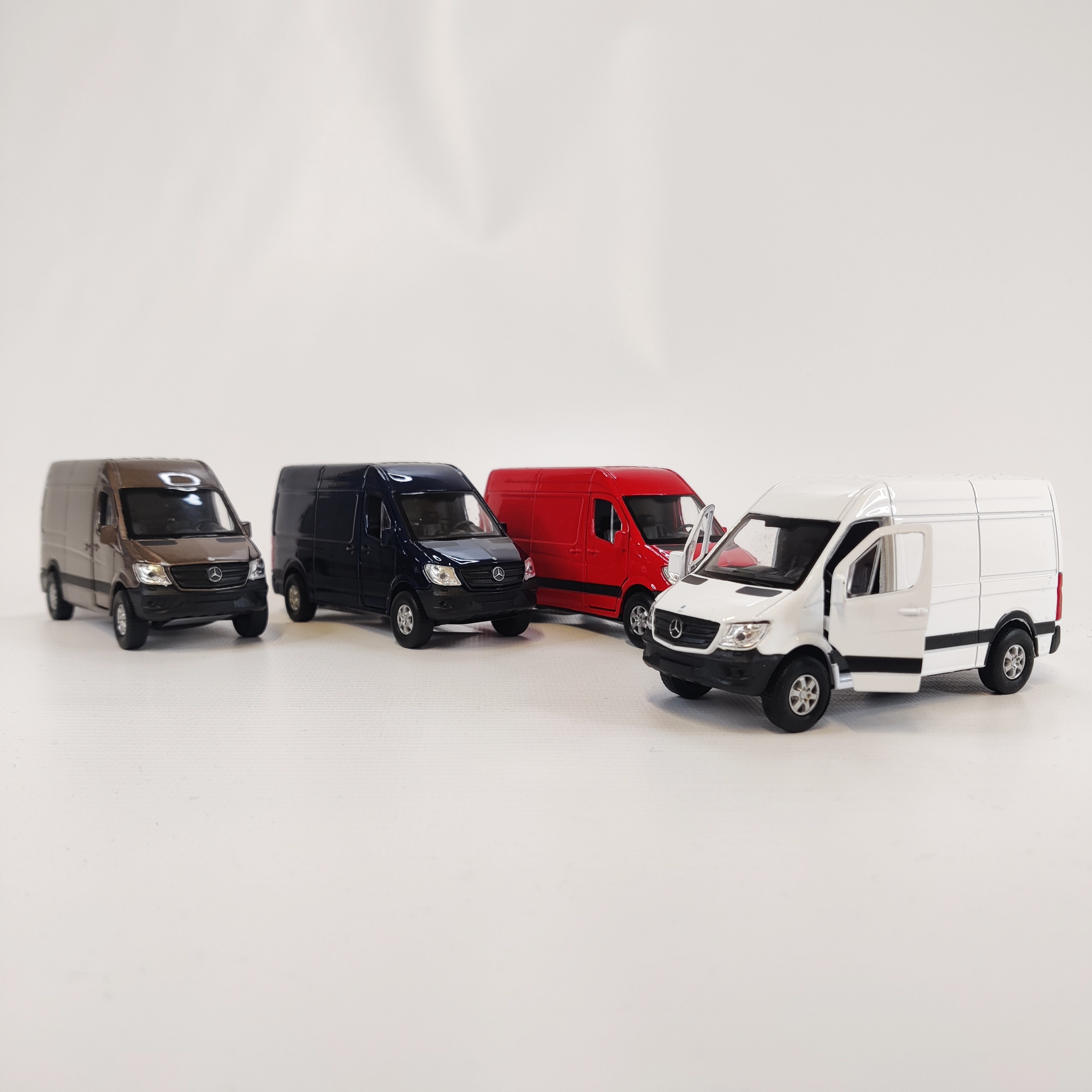 Welly Diecast Metal Collection 2015 Mercedes-Benz Sprinter Panel Van ...