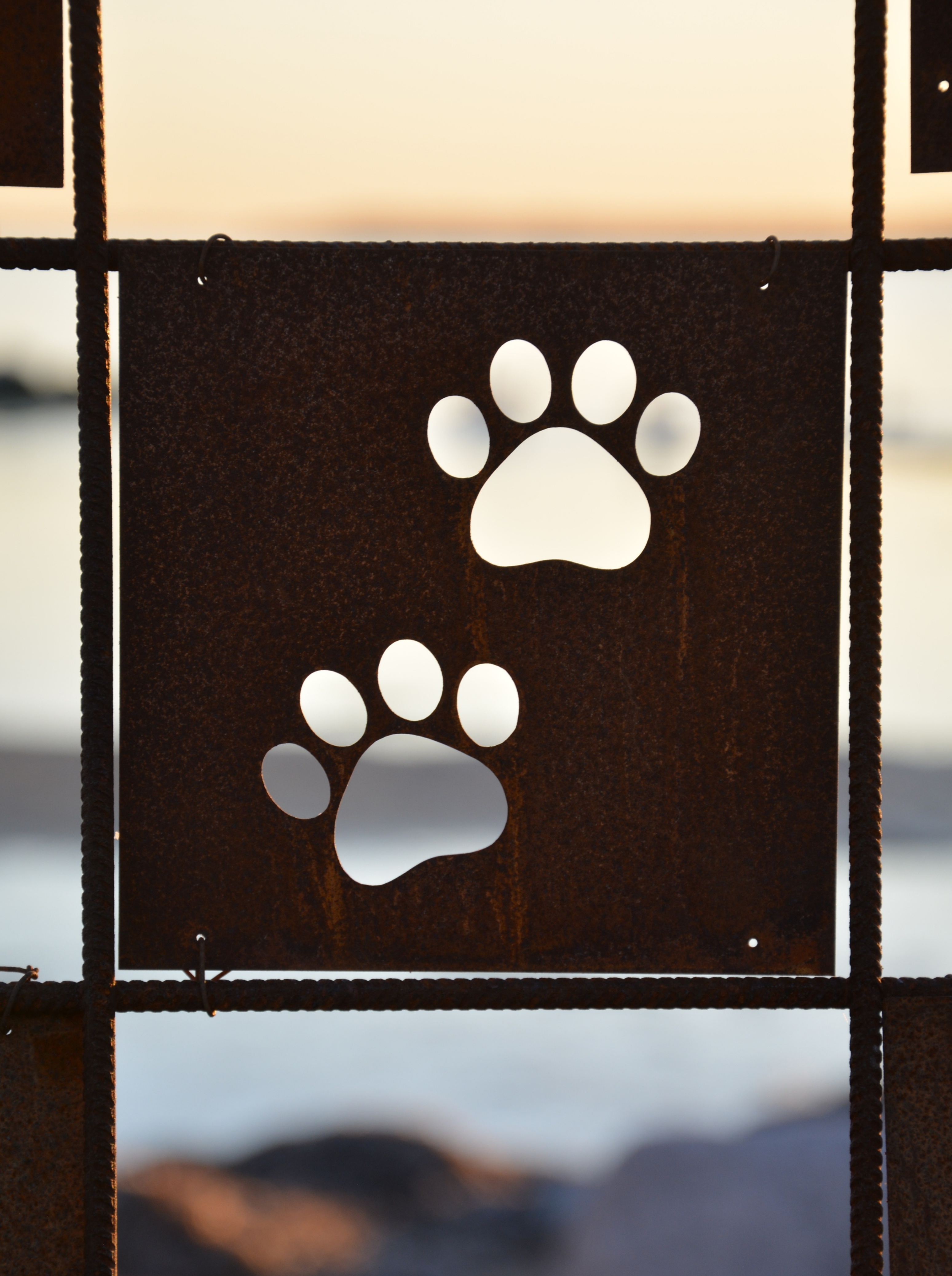 Rostig skylt till armeringsnät TASSAR 14 cm - Blomsterdesign i Landskrona