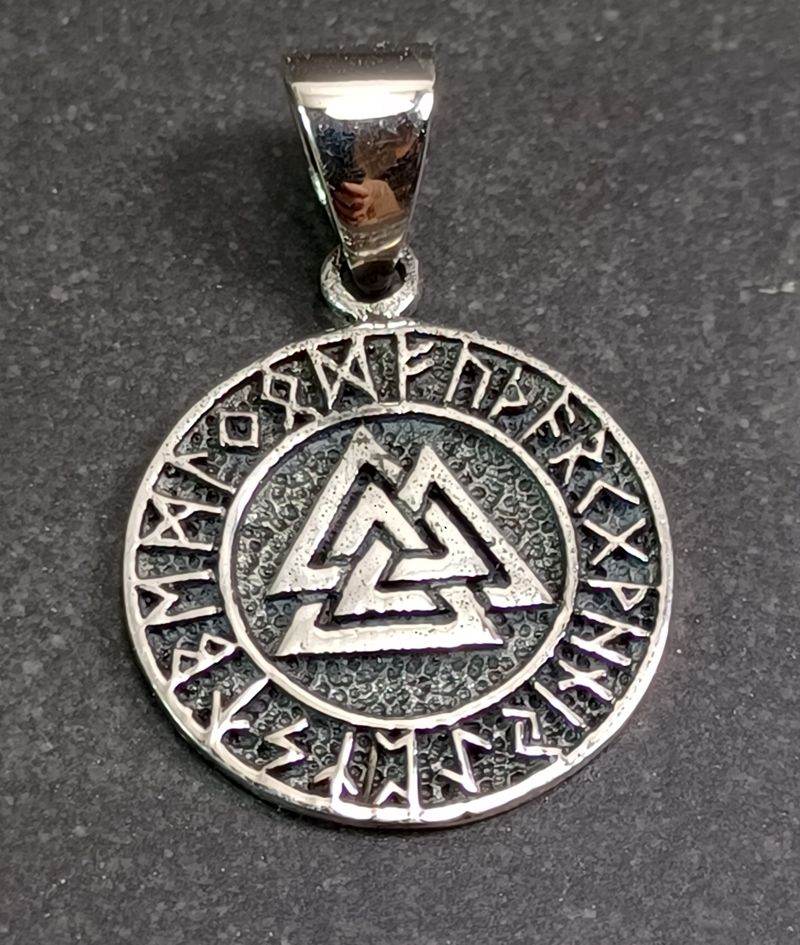 Stengarden.com - Valknut med Runor Hänge