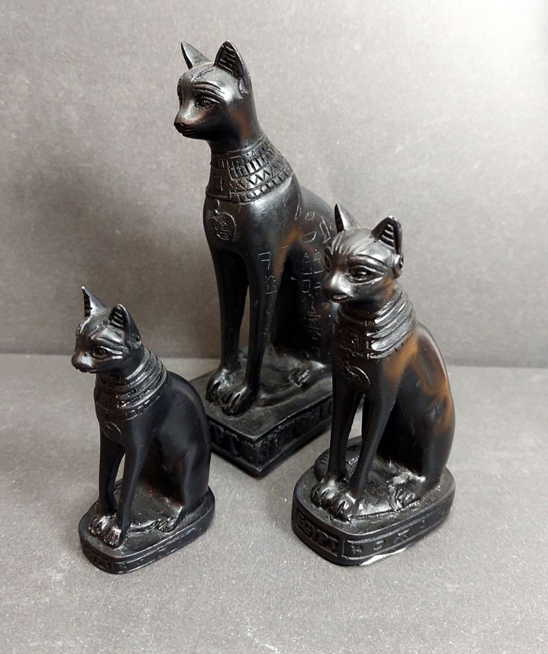 Stengarden.com - Svart Egyptisk Bast / Katt med bas