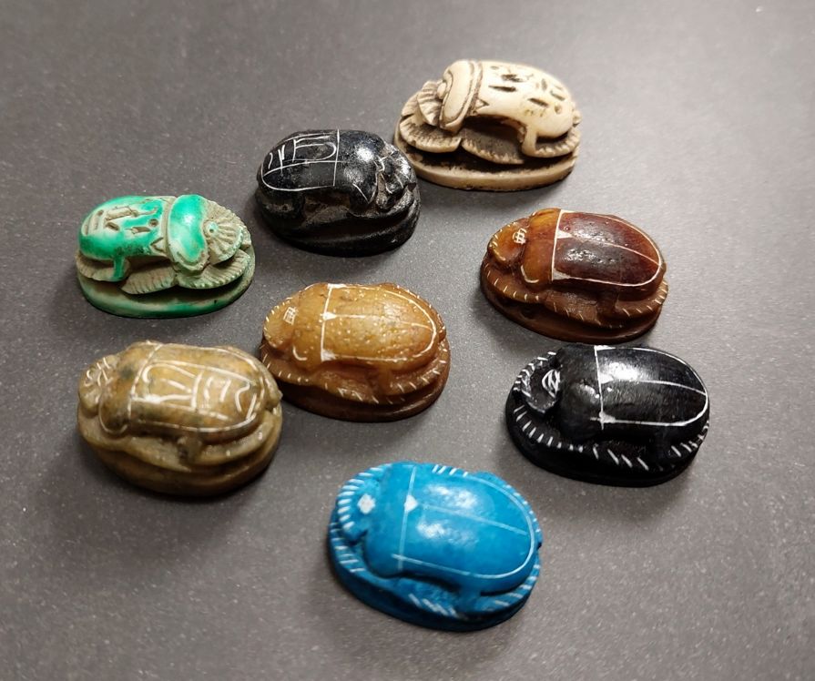 Stengarden.com - Egyptisk Skarabé i Keramik