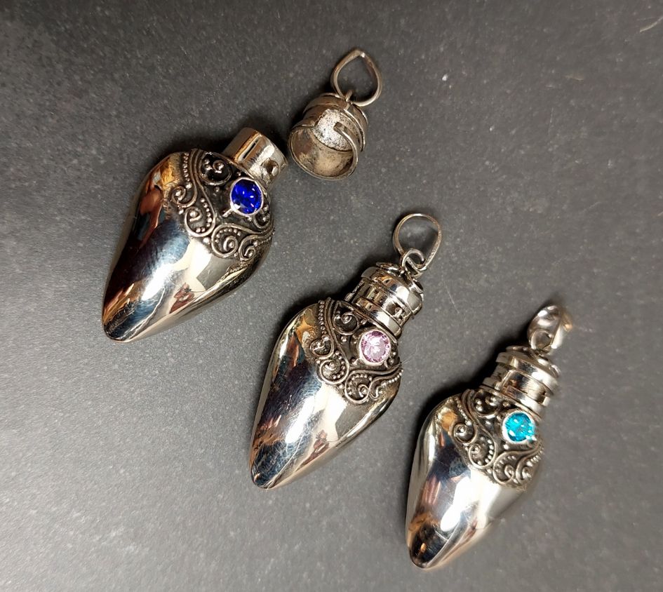 Stengarden.com - Sterling silver filigran Parfym flaska hänge från Bali