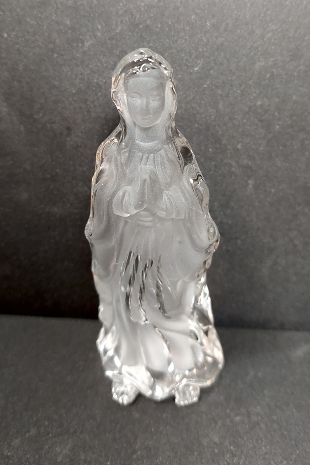 Stengarden.com - Bedjande Moder Maria i Glas -10cm