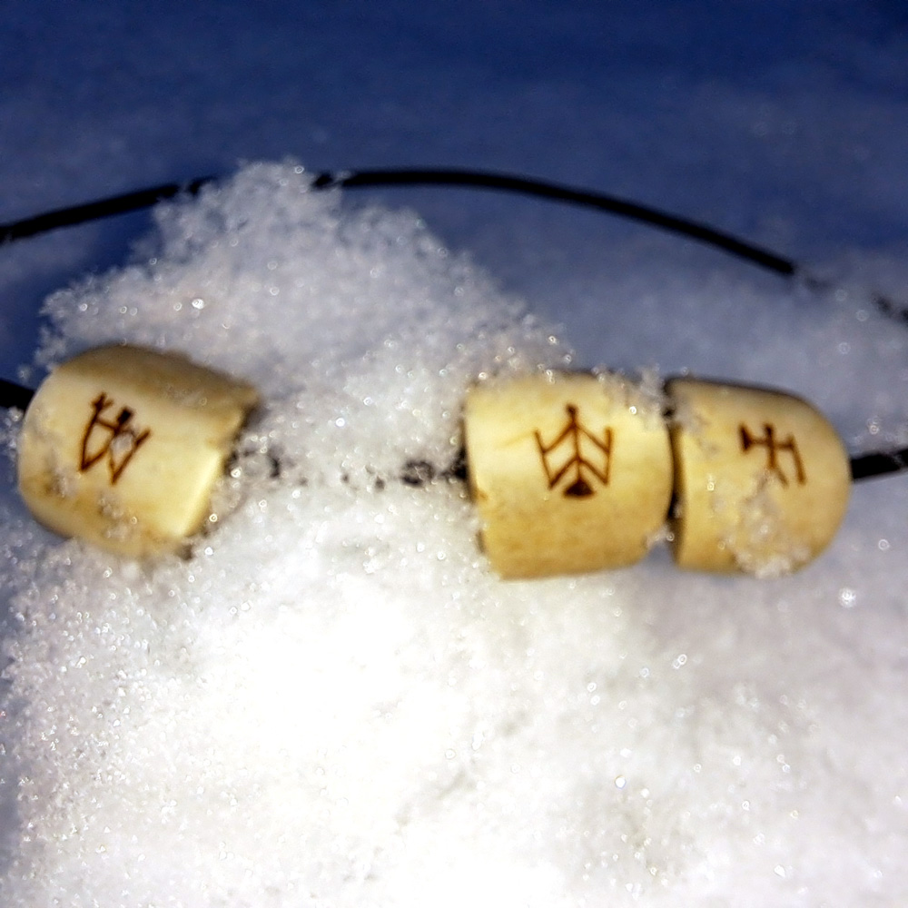 Armband Renhorn med gravyr - Samiska tecken och gudar, Handgjort - ELD ...