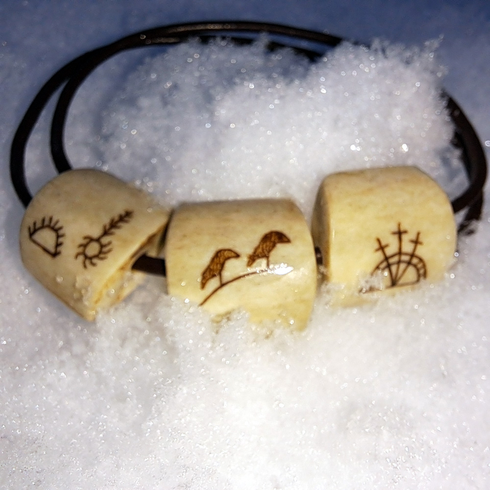 Armband Renhorn med gravyr - Samiska tecken och gudar, Handgjort - ELD ...