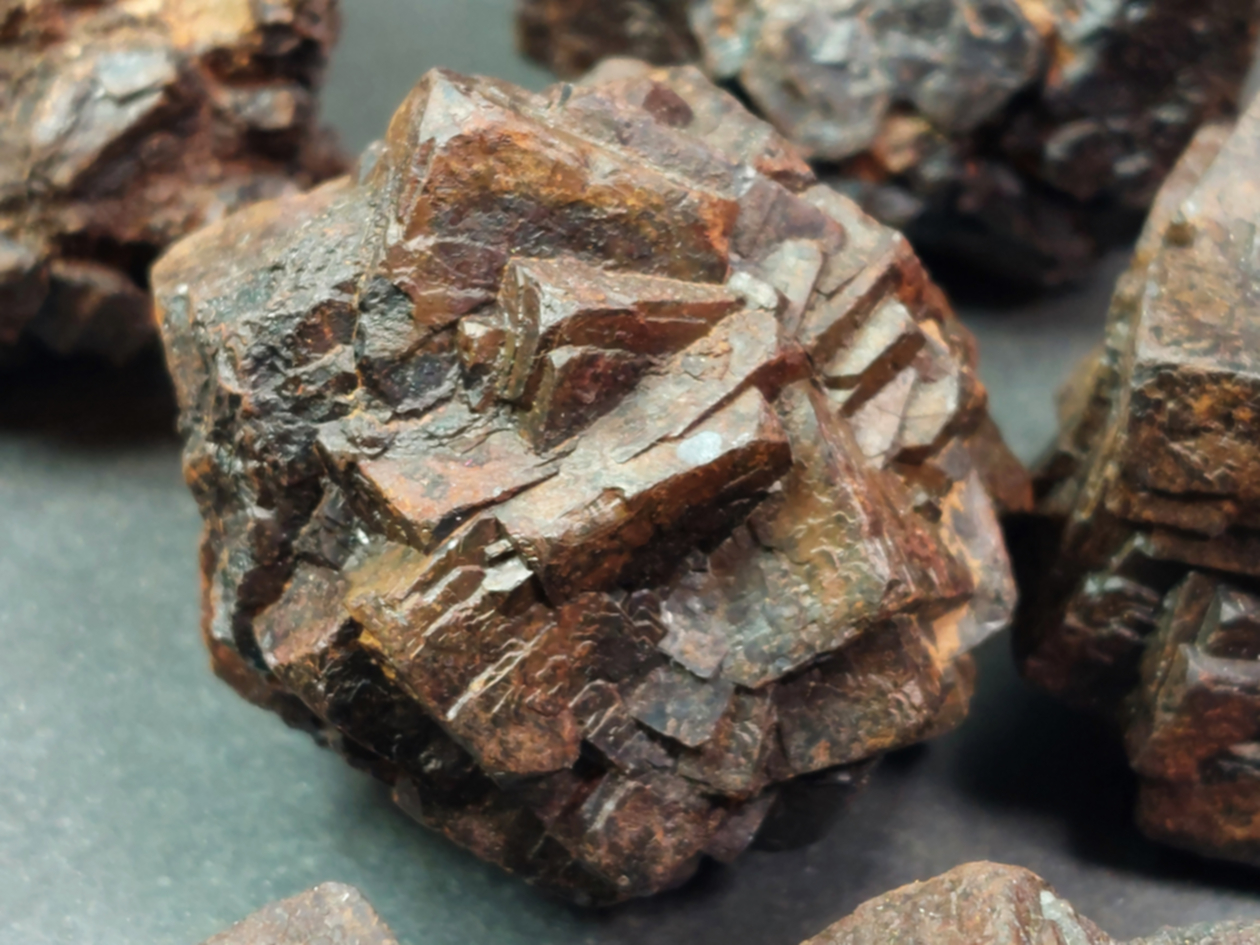 Stengarden.com - Limonit /Goethit Pseudomorph Kristaller - Kubo ...