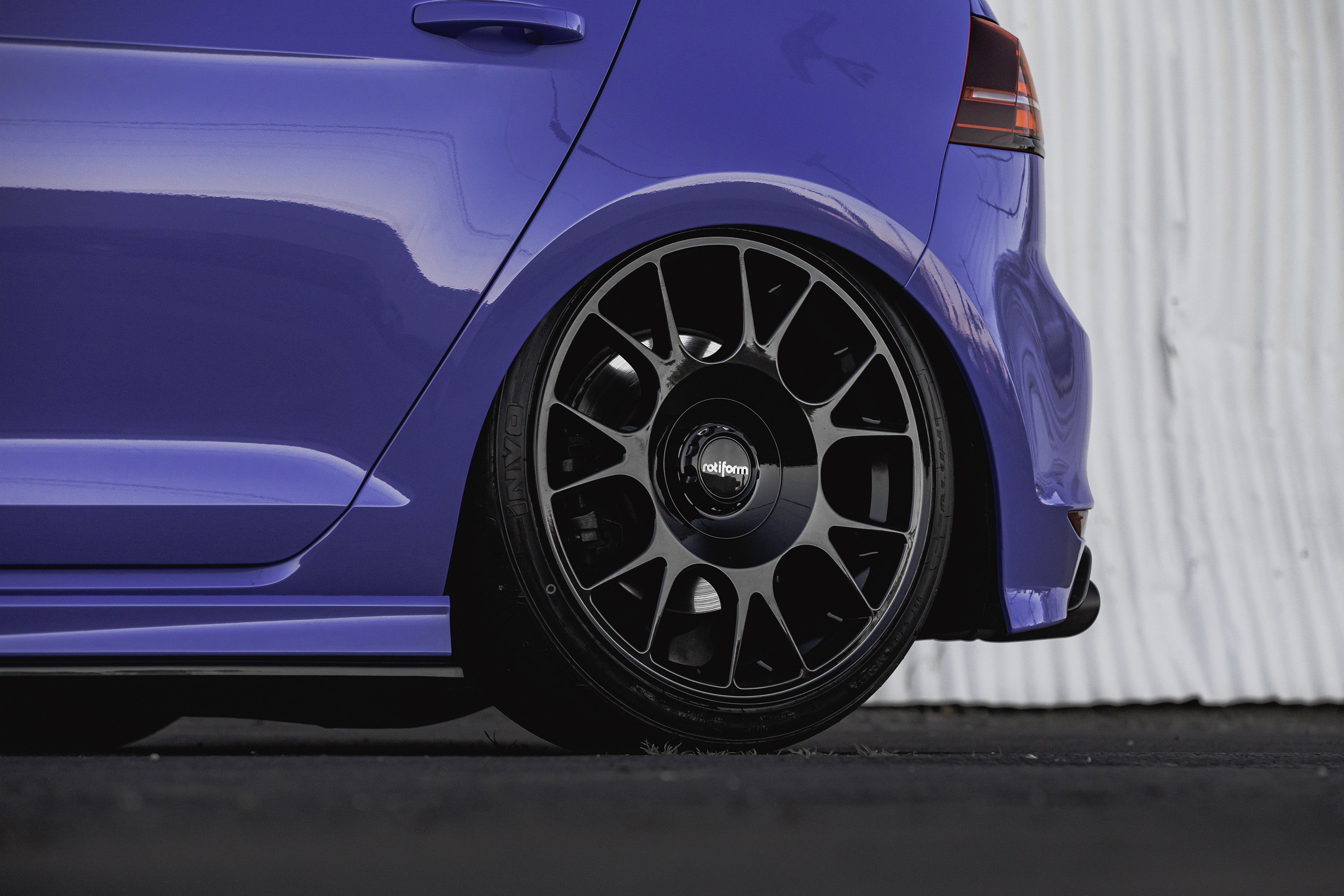 19" Rotiform TUF-R black 5/112 - -WHEELFIT-