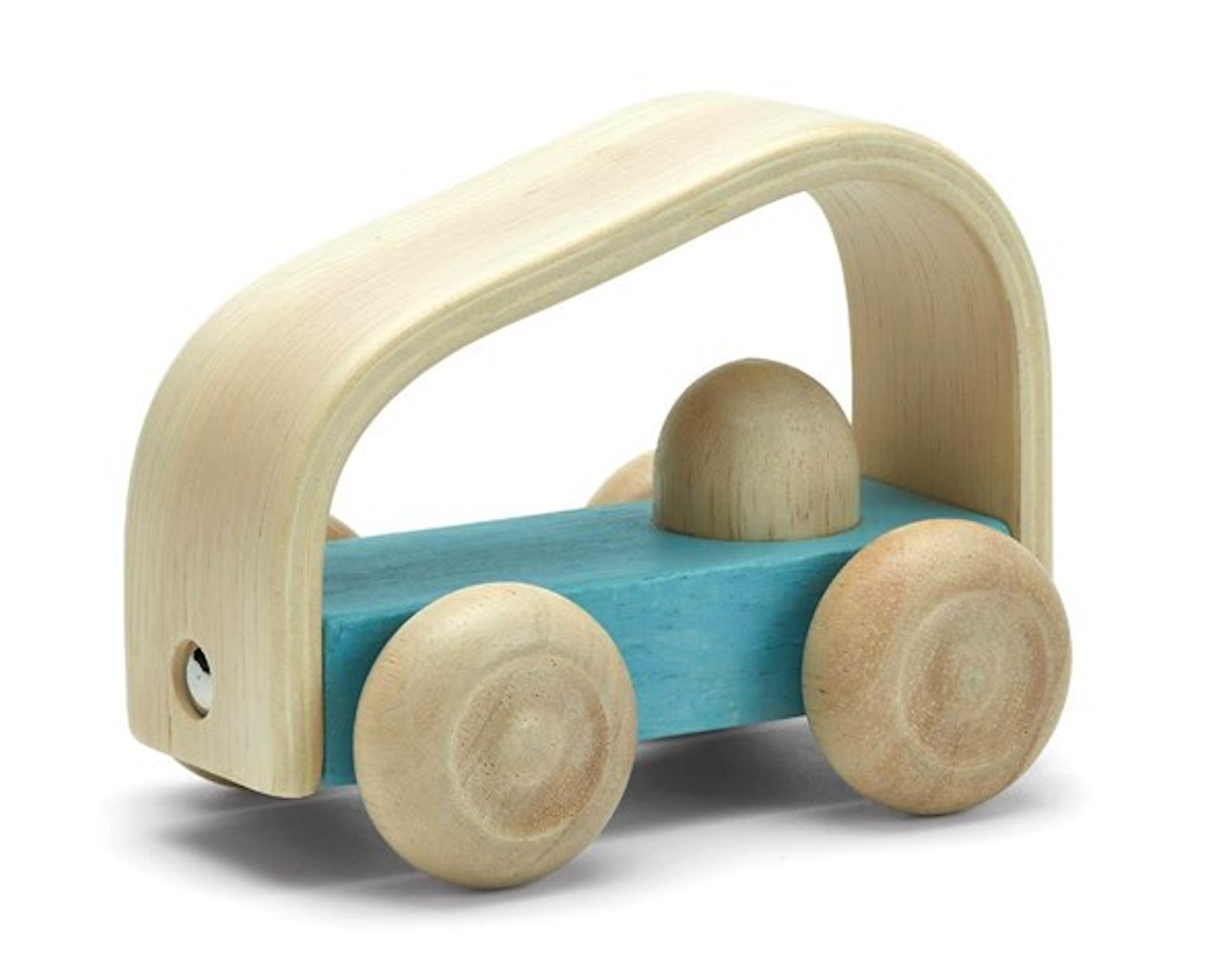 Coolt designad träbil för de små - en gedigen leksaksbil för 1 år