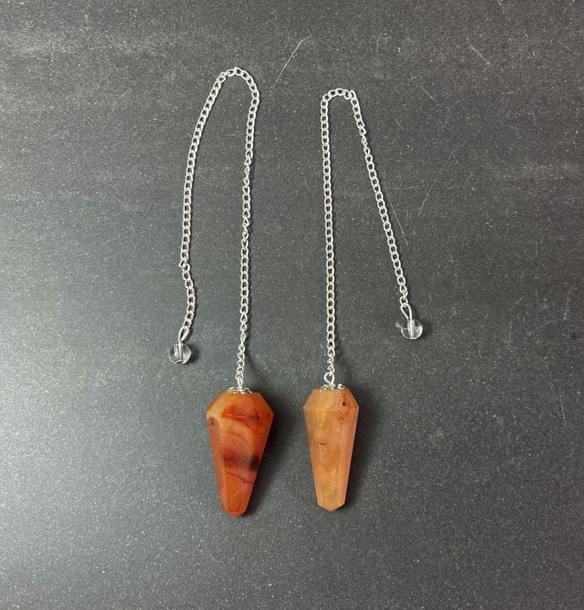 Stengarden.com - Fasettslipad Karneol Pendel med kedja