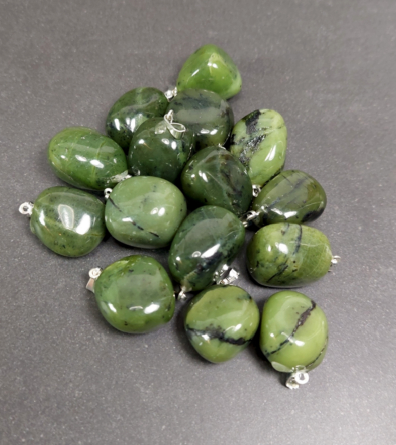 Stengarden.com - Trumlad sten Hänge i Nefrit Jade