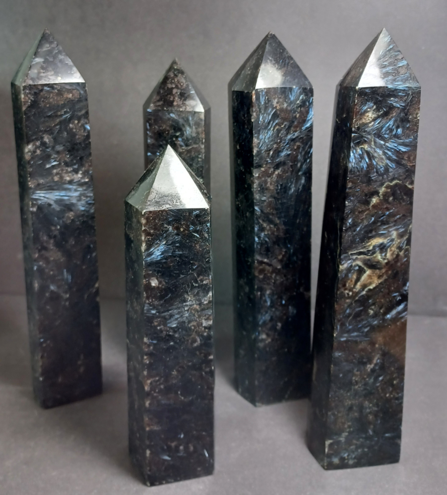 Stengarden.com - Astrofyllit / Antofyllit Torn