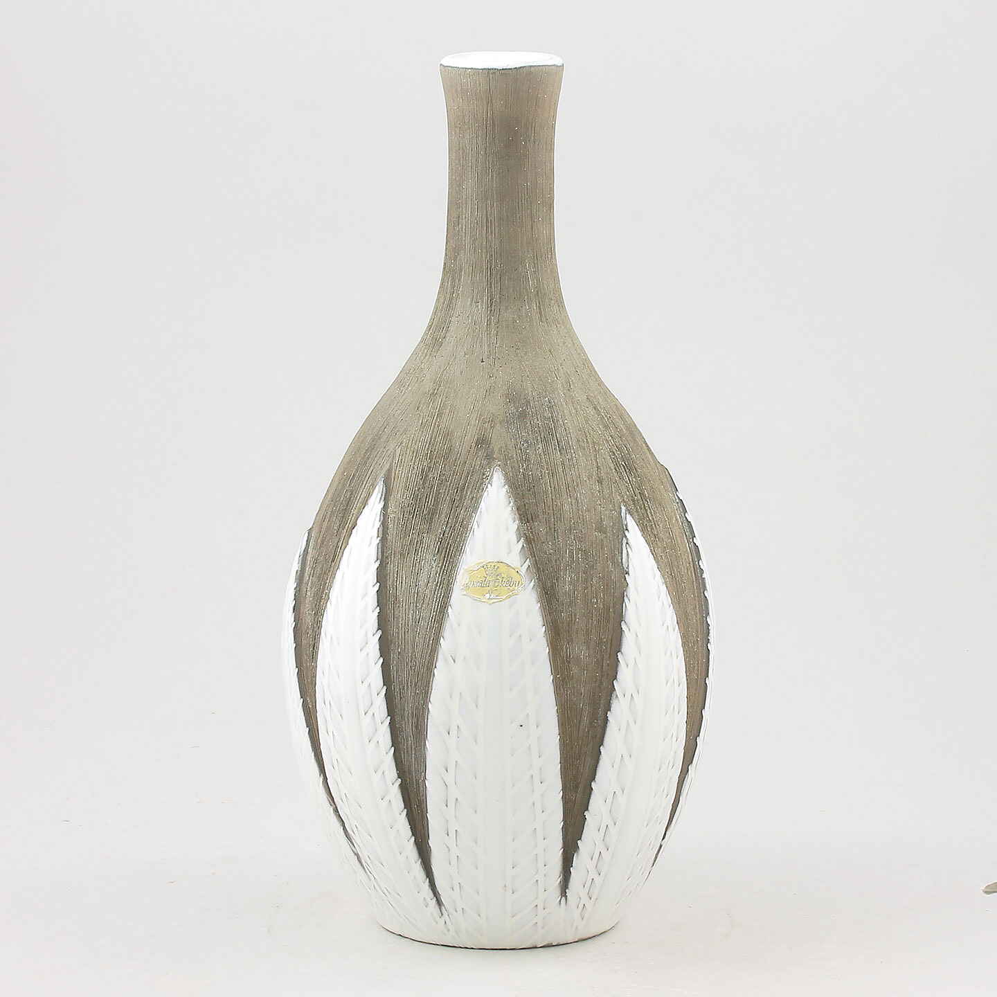 Anna-Lisa Thomson (Paprika 1949) Swelling Vase with White Leaf Relief 25 cm (2)