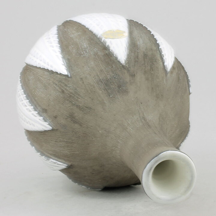 Anna-Lisa Thomson (Paprika 1949) Swelling Vase with White Leaf Relief 25 cm (2)