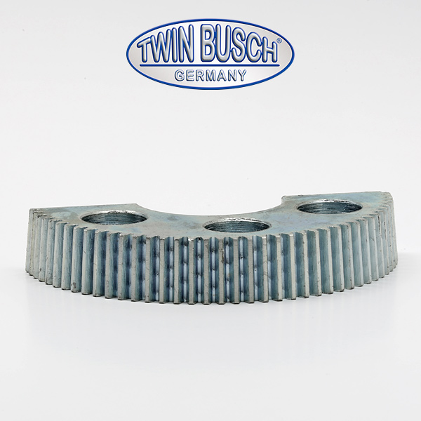 Kuggkrans monterad på arm till armlåsning tvåpelarlyft - Verkstadskungen