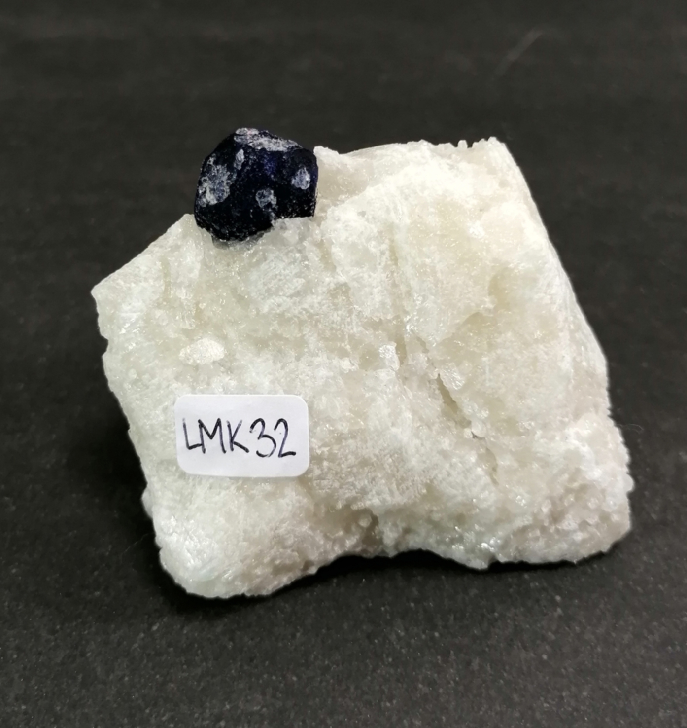 Stengarden.com - Lazurit i Matrix - LMK32