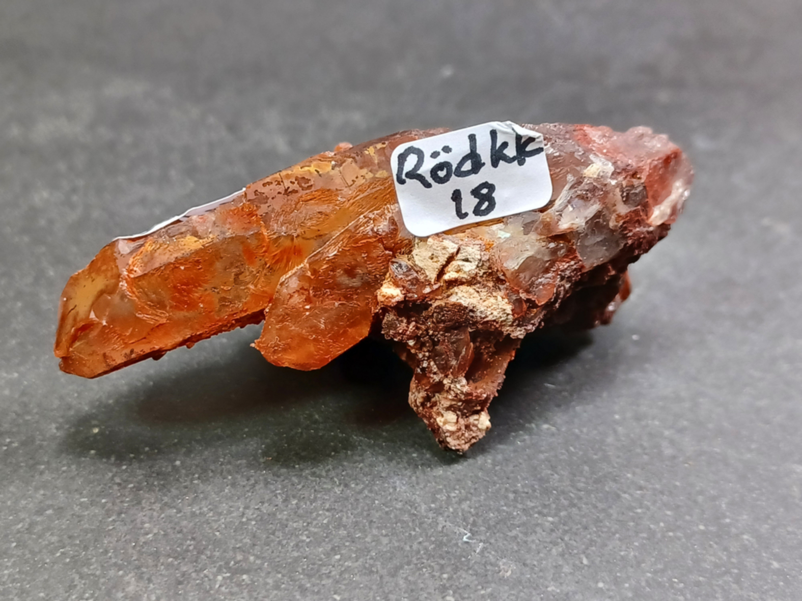 Stengarden.com - Rödkvarts Kluster - RÖDKKX18